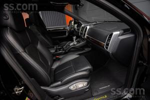 Melns Porsche Cayenne 2015 Jelgava, ar dzinēja tilpumu 3.00 L un nobraukumu 129 tūkst. km par 32500 €, foto 10 vietnē AUTOMOTO.COM.LV