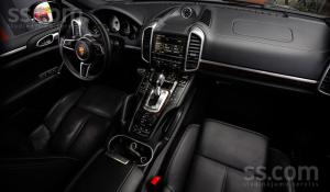 Melns Porsche Cayenne 2015 Jelgava, ar dzinēja tilpumu 3.00 L un nobraukumu 129 tūkst. km par 32500 €, foto 13 vietnē AUTOMOTO.COM.LV