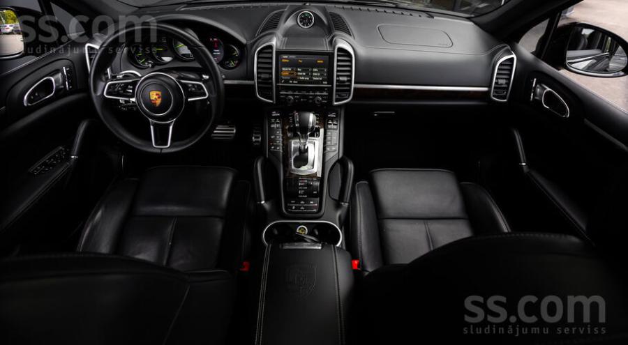Melns Porsche Cayenne 2015 Jelgava, ar dzinēja tilpumu 3.00 L un nobraukumu 129 tūkst. km par 32500 €, foto 15 vietnē AUTOMOTO.COM.LV