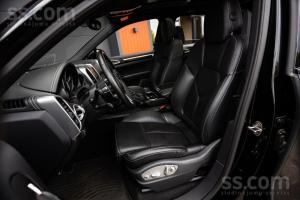 Melns Porsche Cayenne 2015 Jelgava, ar dzinēja tilpumu 3.00 L un nobraukumu 129 tūkst. km par 32500 €, foto 18 vietnē AUTOMOTO.COM.LV