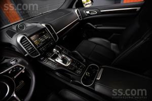 Melns Porsche Cayenne 2015 Jelgava, ar dzinēja tilpumu 3.00 L un nobraukumu 129 tūkst. km par 32500 €, foto 23 vietnē AUTOMOTO.COM.LV