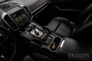 Melns Porsche Cayenne 2015 Jelgava, ar dzinēja tilpumu 3.00 L un nobraukumu 129 tūkst. km par 32500 €, foto 28 vietnē AUTOMOTO.COM.LV