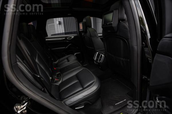 Melns Porsche Cayenne 2015 Jelgava, ar dzinēja tilpumu 3.00 L un nobraukumu 129 tūkst. km par 32500 €, foto 8 vietnē AUTOMOTO.COM.LV
