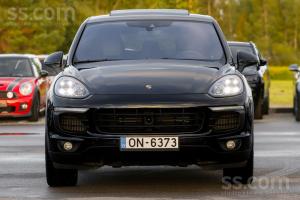 Melns Porsche Cayenne 2015 Jelgava, ar dzinēja tilpumu 4.20 L un nobraukumu 490 tūkst. km par 19900 €, foto 5 vietnē AUTOMOTO.COM.LV