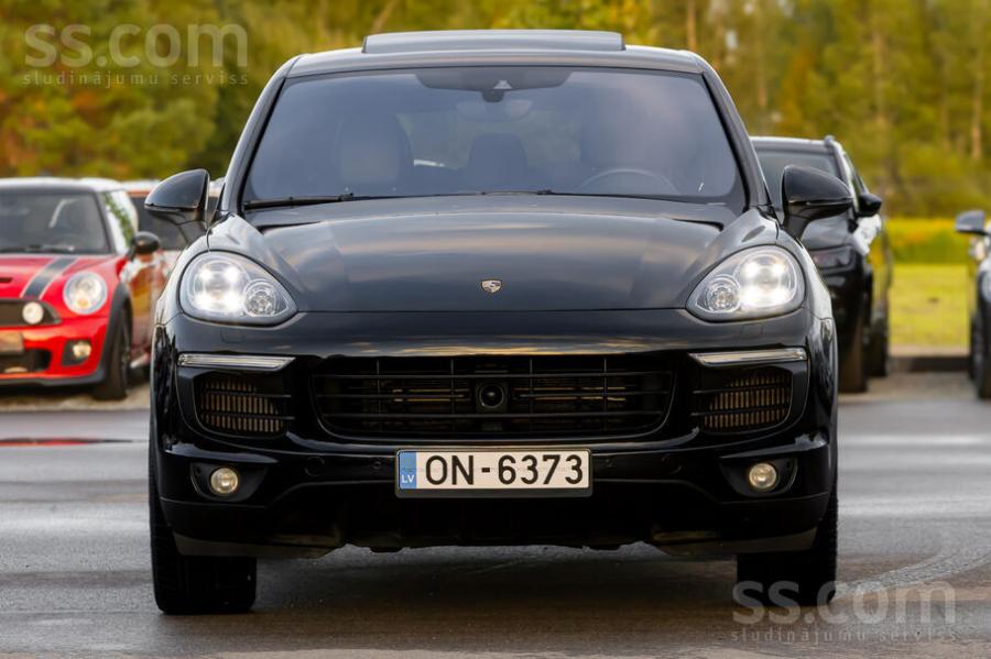Melns Porsche Cayenne 2015 Jelgava, ar dzinēja tilpumu 4.20 L un nobraukumu 490 tūkst. km par 19900 €, foto 5 vietnē AUTOMOTO.COM.LV