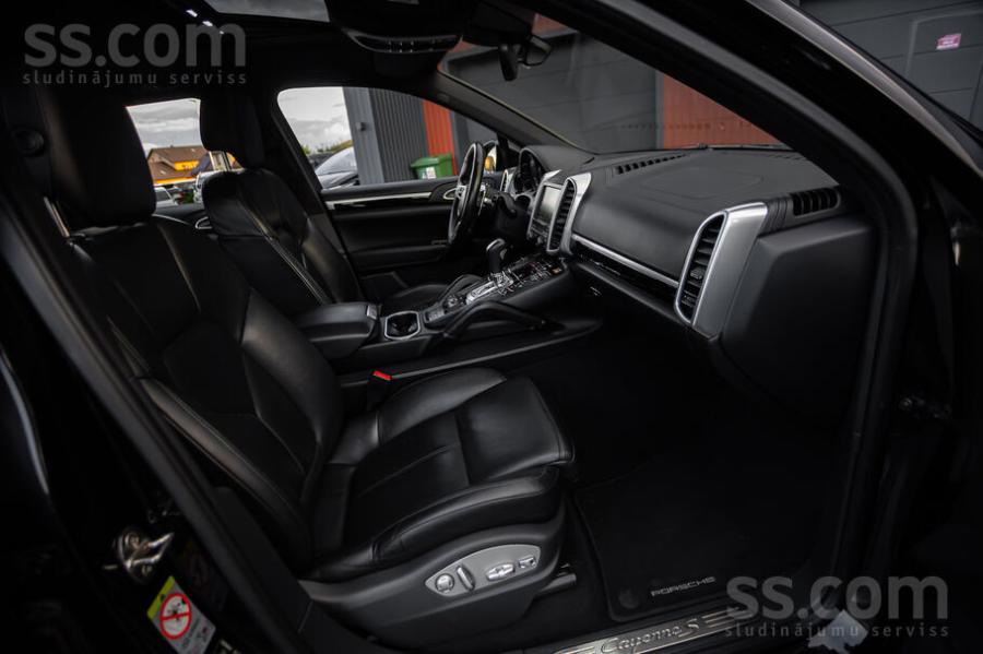 Melns Porsche Cayenne 2015 Jelgava, ar dzinēja tilpumu 4.20 L un nobraukumu 490 tūkst. km par 19900 €, foto 8 vietnē AUTOMOTO.COM.LV