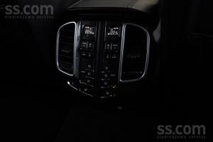 Melns Porsche Cayenne 2015 Jelgava, ar dzinēja tilpumu 4.20 L un nobraukumu 490 tūkst. km par 19900 €, foto 9 vietnē AUTOMOTO.COM.LV