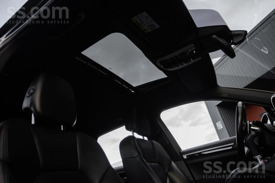 Melns Porsche Cayenne 2015 Jelgava, ar dzinēja tilpumu 4.20 L un nobraukumu 490 tūkst. km par 19900 €, foto 10 vietnē AUTOMOTO.COM.LV