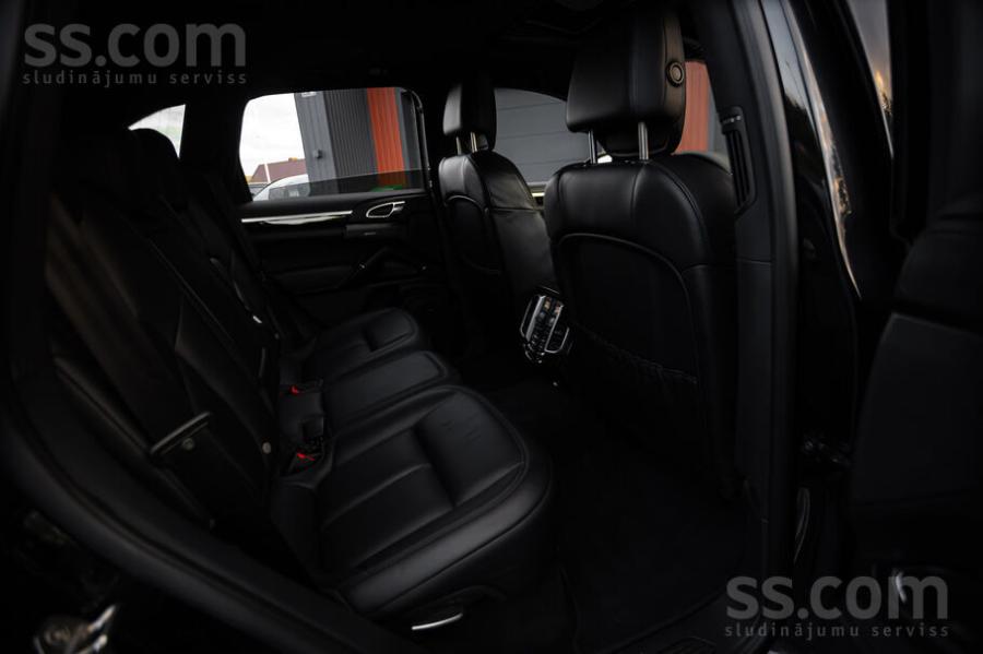 Melns Porsche Cayenne 2015 Jelgava, ar dzinēja tilpumu 4.20 L un nobraukumu 490 tūkst. km par 19900 €, foto 11 vietnē AUTOMOTO.COM.LV