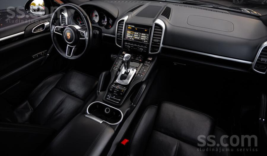 Melns Porsche Cayenne 2015 Jelgava, ar dzinēja tilpumu 4.20 L un nobraukumu 490 tūkst. km par 19900 €, foto 12 vietnē AUTOMOTO.COM.LV