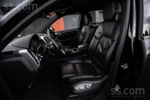 Melns Porsche Cayenne 2015 Jelgava, ar dzinēja tilpumu 4.20 L un nobraukumu 490 tūkst. km par 19900 €, foto 18 vietnē AUTOMOTO.COM.LV