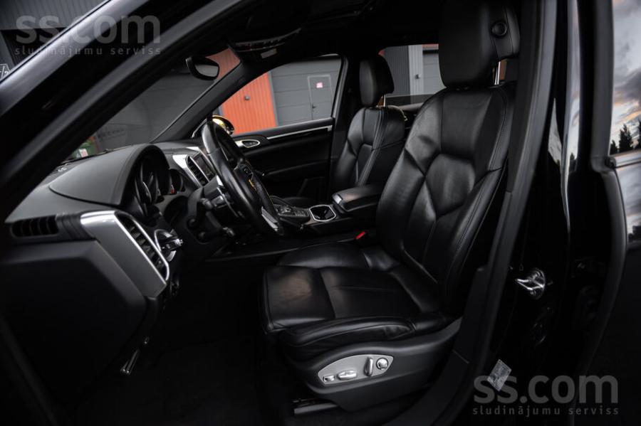 Melns Porsche Cayenne 2015 Jelgava, ar dzinēja tilpumu 4.20 L un nobraukumu 490 tūkst. km par 19900 €, foto 18 vietnē AUTOMOTO.COM.LV