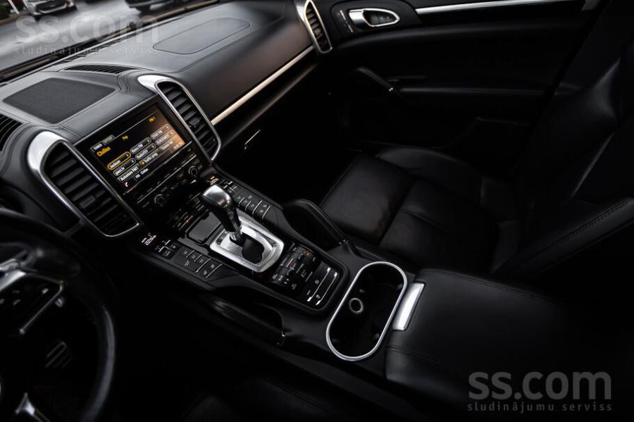 Melns Porsche Cayenne 2015 Jelgava, ar dzinēja tilpumu 4.20 L un nobraukumu 490 tūkst. km par 19900 €, foto 19 vietnē AUTOMOTO.COM.LV
