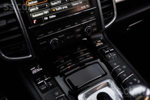 Melns Porsche Cayenne 2015 Jelgava, ar dzinēja tilpumu 4.20 L un nobraukumu 490 tūkst. km par 19900 €, foto 22 vietnē AUTOMOTO.COM.LV