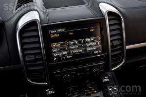Melns Porsche Cayenne 2015 Jelgava, ar dzinēja tilpumu 4.20 L un nobraukumu 490 tūkst. km par 19900 €, foto 24 vietnē AUTOMOTO.COM.LV