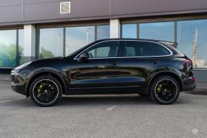 Melns Porsche Cayenne 2015 Viļņa, ar dzinēja tilpumu 3.00 L un nobraukumu 177 tūkst. km par 22999 €, foto 4 vietnē AUTOMOTO.COM.LV