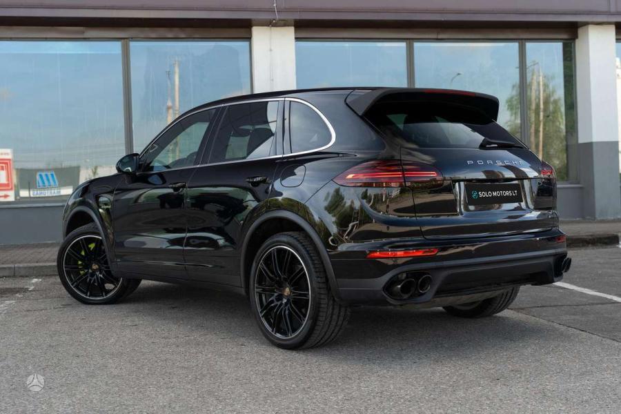 Melns Porsche Cayenne 2015 Viļņa, ar dzinēja tilpumu 3.00 L un nobraukumu 177 tūkst. km par 22999 €, foto 5 vietnē AUTOMOTO.COM.LV