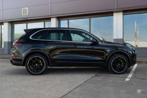 Melns Porsche Cayenne 2015 Viļņa, ar dzinēja tilpumu 3.00 L un nobraukumu 177 tūkst. km par 22999 €, foto 7 vietnē AUTOMOTO.COM.LV