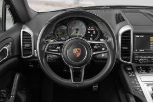 Melns Porsche Cayenne 2015 Viļņa, ar dzinēja tilpumu 3.00 L un nobraukumu 177 tūkst. km par 22999 €, foto 17 vietnē AUTOMOTO.COM.LV