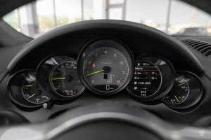 Melns Porsche Cayenne 2015 Viļņa, ar dzinēja tilpumu 3.00 L un nobraukumu 177 tūkst. km par 22999 €, foto 18 vietnē AUTOMOTO.COM.LV