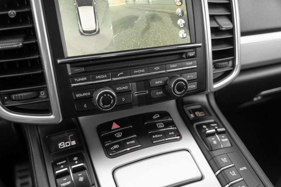 Melns Porsche Cayenne 2015 Viļņa, ar dzinēja tilpumu 3.00 L un nobraukumu 177 tūkst. km par 22999 €, foto 23 vietnē AUTOMOTO.COM.LV