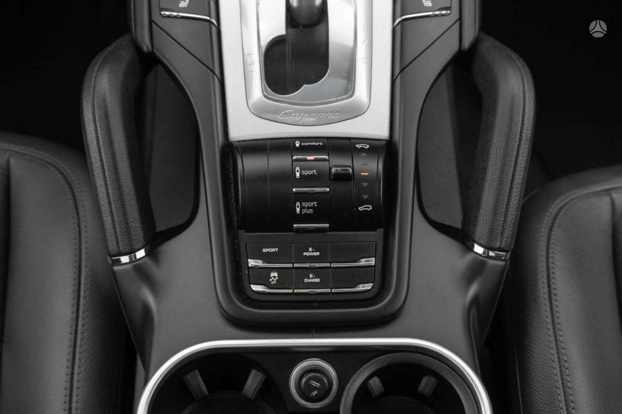 Melns Porsche Cayenne 2015 Viļņa, ar dzinēja tilpumu 3.00 L un nobraukumu 177 tūkst. km par 22999 €, foto 25 vietnē AUTOMOTO.COM.LV