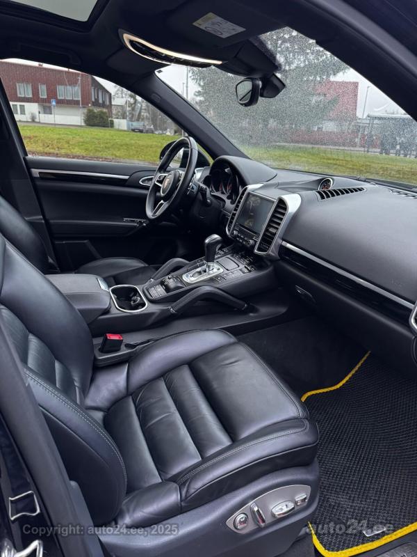 Melns Porsche Cayenne 2016 Tallina, ar dzinēja tilpumu 3.00 L un nobraukumu 201 tūkst. km par 35000 €, foto 11 vietnē AUTOMOTO.COM.LV