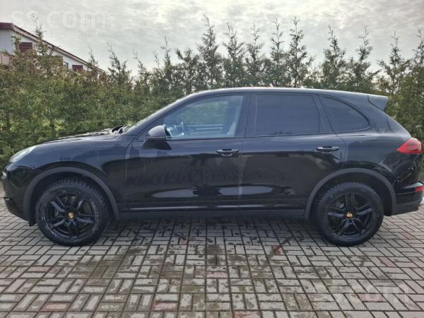 Melns Porsche Cayenne 2016 Tallina, ar dzinēja tilpumu 3.60 L un nobraukumu 125 tūkst. km par 21999 €, foto 2 vietnē AUTOMOTO.COM.LV