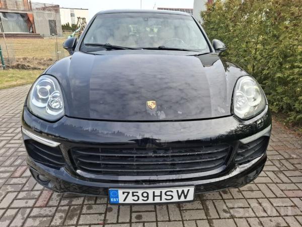 Melns Porsche Cayenne 2016 Tallina, ar dzinēja tilpumu 3.60 L un nobraukumu 125 tūkst. km par 21999 €, foto 4 vietnē AUTOMOTO.COM.LV