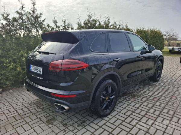 Melns Porsche Cayenne 2016 Tallina, ar dzinēja tilpumu 3.60 L un nobraukumu 125 tūkst. km par 21999 €, foto 6 vietnē AUTOMOTO.COM.LV