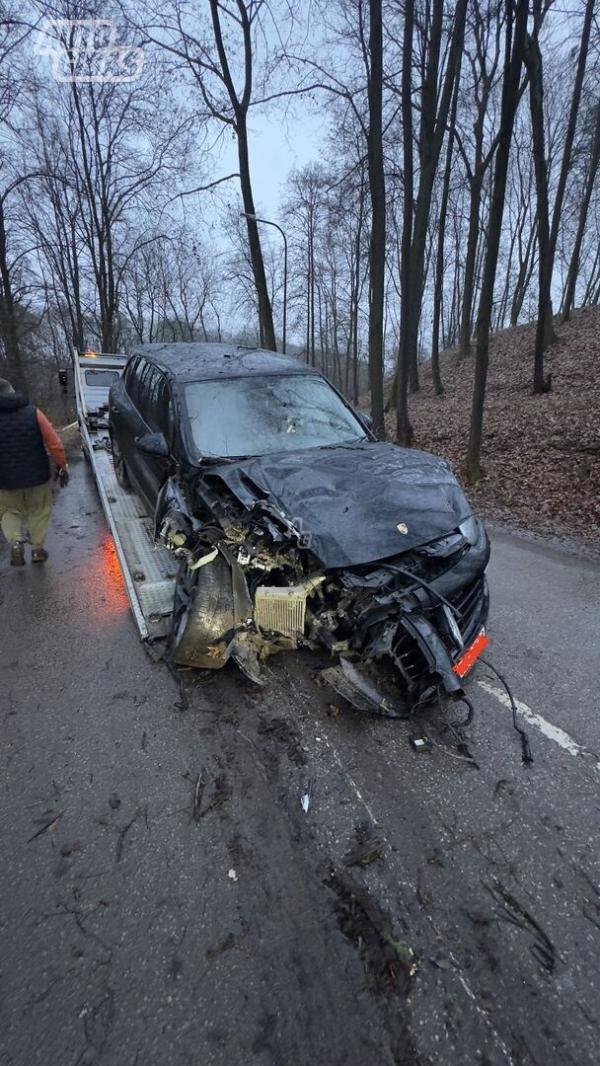 Melns Porsche Cayenne 2016 Kauņa, ar dzinēja tilpumu 3.60 L un nobraukumu 189 tūkst. km par 9999 €, foto 1 vietnē AUTOMOTO.COM.LV