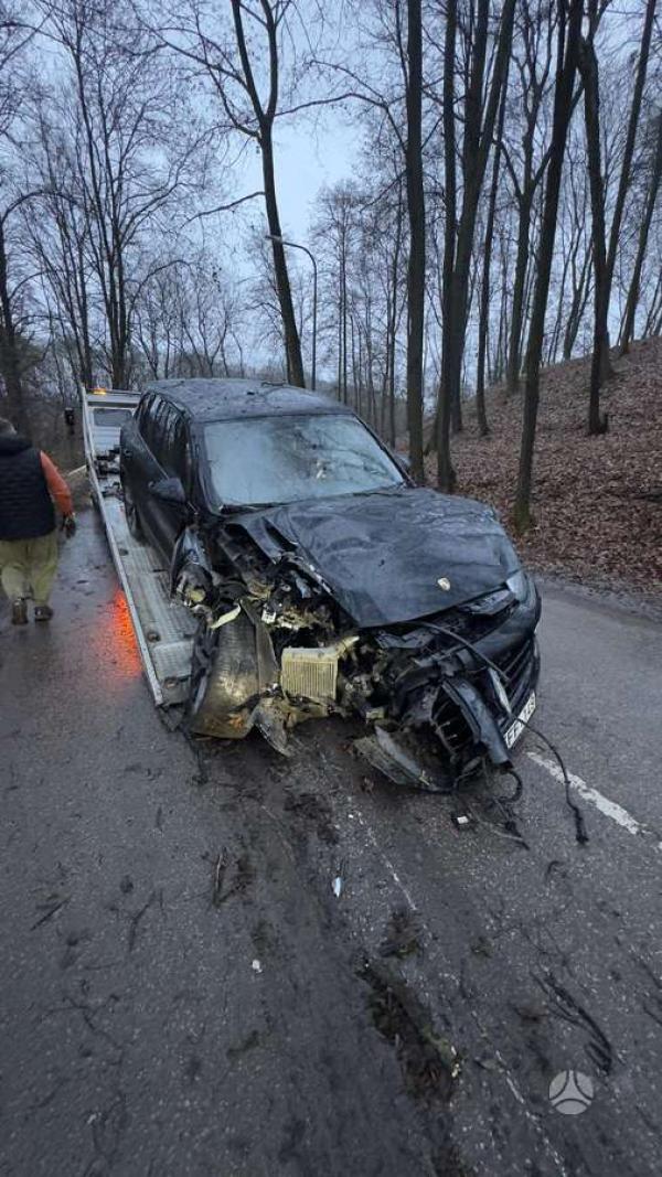 Melns Porsche Cayenne 2016 Kauņa, ar dzinēja tilpumu 3.60 L un nobraukumu 189 tūkst. km par 7500 €, foto 1 vietnē AUTOMOTO.COM.LV