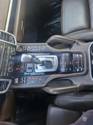 Melns Porsche Cayenne 2016 Utena, ar dzinēja tilpumu 2.97 L un nobraukumu 317 tūkst. km par 19999 €, foto 10 vietnē AUTOMOTO.COM.LV