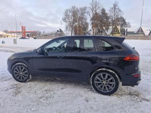 Melns Porsche Cayenne 2016 Utena, ar dzinēja tilpumu 2.97 L un nobraukumu 317 tūkst. km par 19999 €, foto 12 vietnē AUTOMOTO.COM.LV