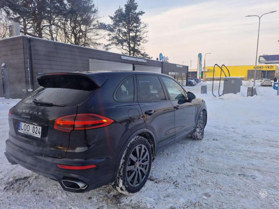 Melns Porsche Cayenne 2016 Utena, ar dzinēja tilpumu 2.97 L un nobraukumu 317 tūkst. km par 19999 €, foto 14 vietnē AUTOMOTO.COM.LV