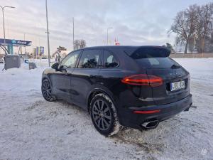 Melns Porsche Cayenne 2016 Utena, ar dzinēja tilpumu 2.97 L un nobraukumu 317 tūkst. km par 19999 €, foto 16 vietnē AUTOMOTO.COM.LV