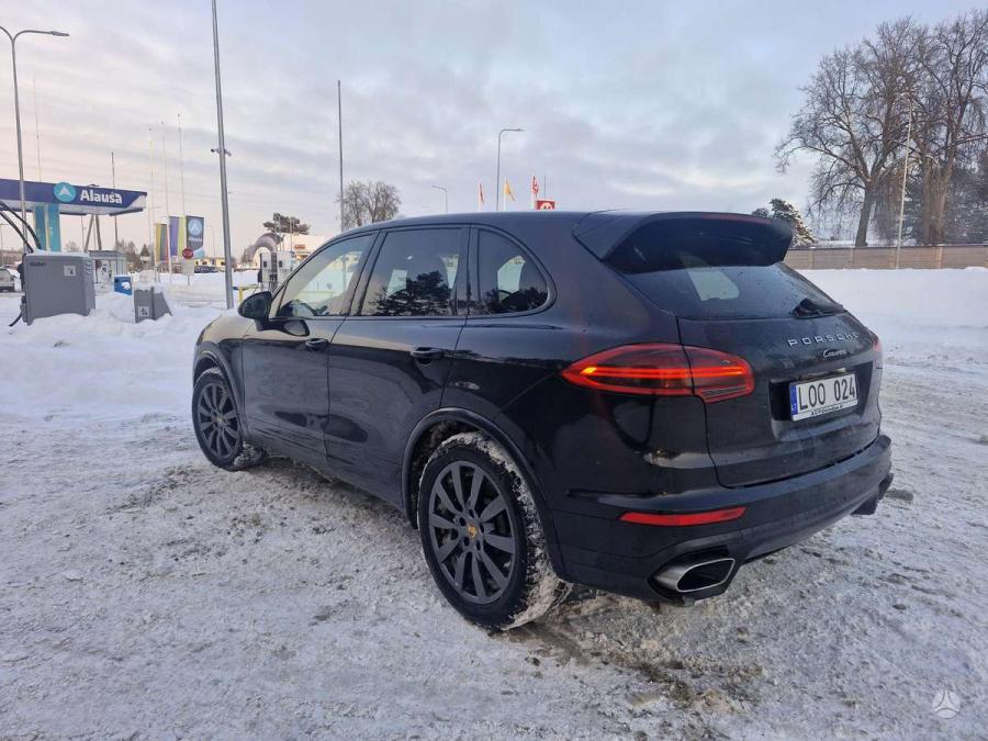 Melns Porsche Cayenne 2016 Utena, ar dzinēja tilpumu 2.97 L un nobraukumu 317 tūkst. km par 19999 €, foto 16 vietnē AUTOMOTO.COM.LV