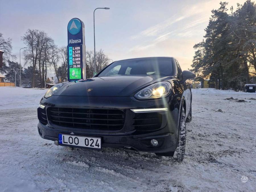 Melns Porsche Cayenne 2016 Utena, ar dzinēja tilpumu 2.97 L un nobraukumu 317 tūkst. km par 19999 €, foto 17 vietnē AUTOMOTO.COM.LV