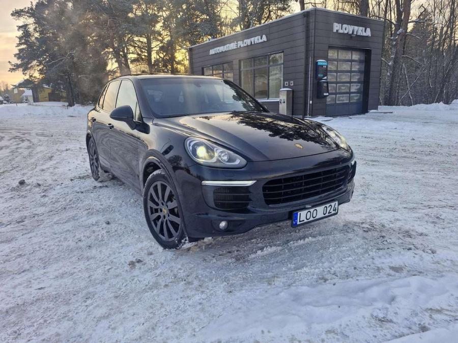 Melns Porsche Cayenne 2016 Utena, ar dzinēja tilpumu 2.97 L un nobraukumu 317 tūkst. km par 19999 €, foto 18 vietnē AUTOMOTO.COM.LV