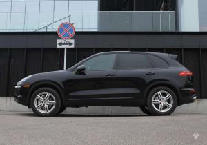 Black Porsche Cayenne 2016 in Vilnius, with an engine capacity of 3.60 L and mileage of 105 thousand km for 23500 €, photo 2 on AUTOMOTO.COM.LV