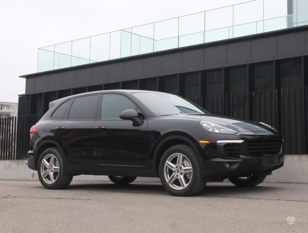 Black Porsche Cayenne 2016 in Vilnius, with an engine capacity of 3.60 L and mileage of 105 thousand km for 23500 €, photo 5 on AUTOMOTO.COM.LV