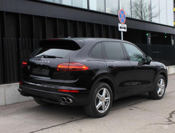 Black Porsche Cayenne 2016 in Vilnius, with an engine capacity of 3.60 L and mileage of 105 thousand km for 23500 €, photo 6 on AUTOMOTO.COM.LV