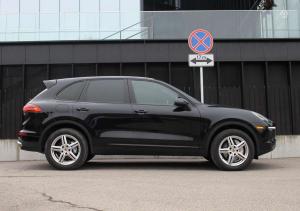 Black Porsche Cayenne 2016 in Vilnius, with an engine capacity of 3.60 L and mileage of 105 thousand km for 23500 €, photo 15 on AUTOMOTO.COM.LV