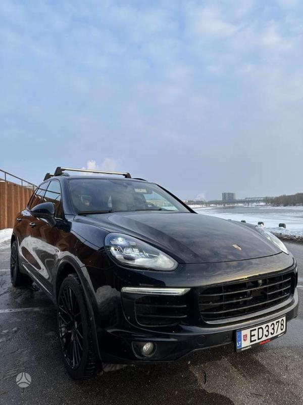 Melns Porsche Cayenne 2016 Kauņa, ar dzinēja tilpumu 3.00 L un nobraukumu 191 tūkst. km par 22300 €, foto 1 vietnē AUTOMOTO.COM.LV