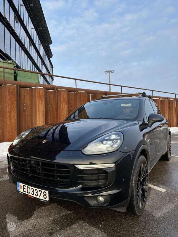 Melns Porsche Cayenne 2016 Kauņa, ar dzinēja tilpumu 3.00 L un nobraukumu 191 tūkst. km par 22300 €, foto 2 vietnē AUTOMOTO.COM.LV