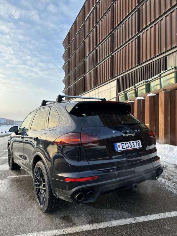 Melns Porsche Cayenne 2016 Kauņa, ar dzinēja tilpumu 3.00 L un nobraukumu 191 tūkst. km par 22300 €, foto 4 vietnē AUTOMOTO.COM.LV