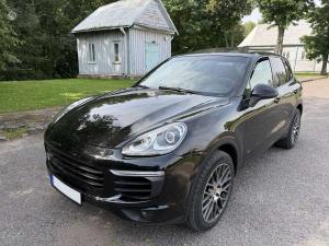 Melns Porsche Cayenne 2016 Kauņa, ar dzinēja tilpumu 3.60 L un nobraukumu 213 tūkst. km par 21000 €, foto  vietnē AUTOMOTO.COM.LV