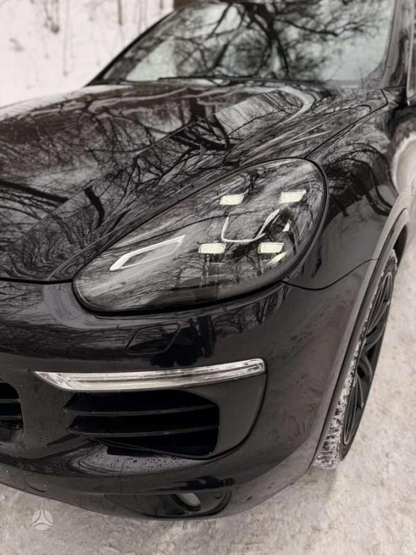 Melns Porsche Cayenne 2016 Viļņa, ar dzinēja tilpumu 4.13 L un nobraukumu 276 tūkst. km par 28000 €, foto 2 vietnē AUTOMOTO.COM.LV