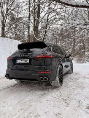 Black Porsche Cayenne 2016 in Vilnius, with an engine capacity of 4.13 L and mileage of 276 thousand km for 28000 €, photo 5 on AUTOMOTO.COM.LV