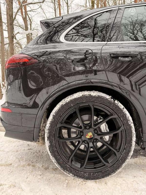 Melns Porsche Cayenne 2016 Viļņa, ar dzinēja tilpumu 4.13 L un nobraukumu 276 tūkst. km par 28000 €, foto 7 vietnē AUTOMOTO.COM.LV